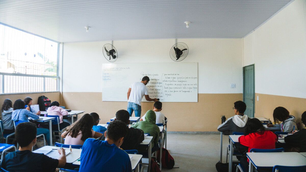 Prefeitura de Cabo Frio entrega Escola Municipal Edith Castro dos ...